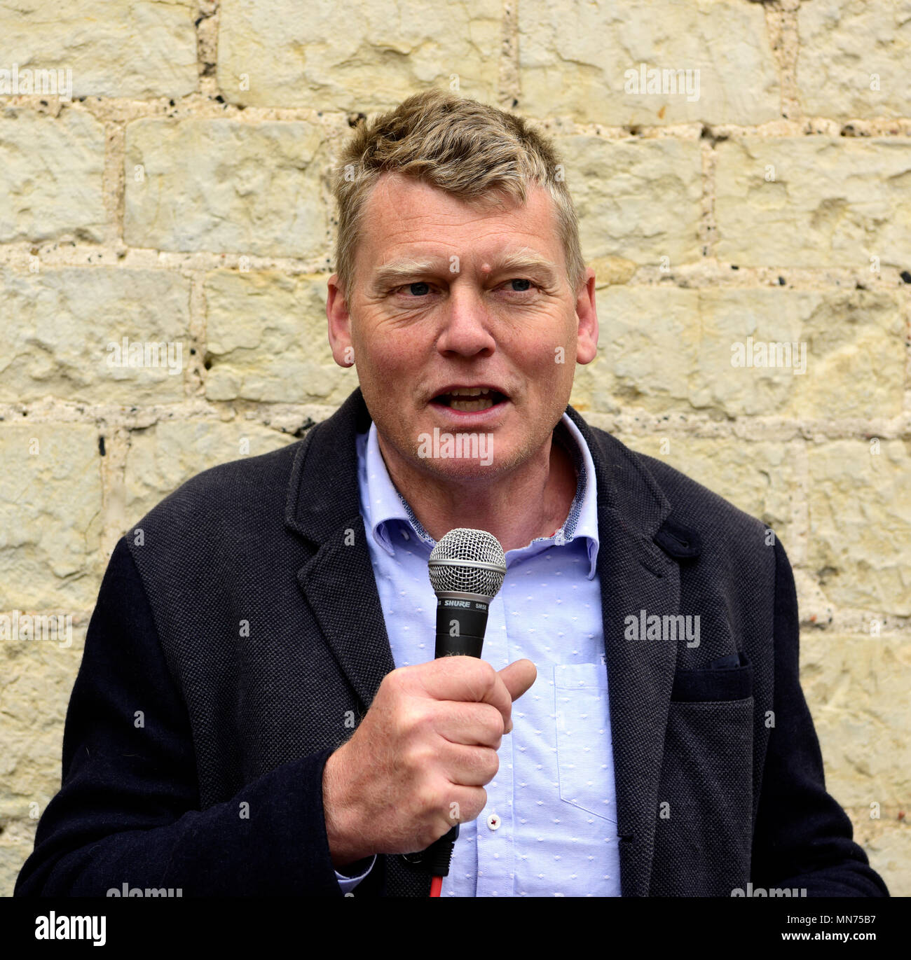 Talk radio presenter hi-res stock photography and images - Alamy