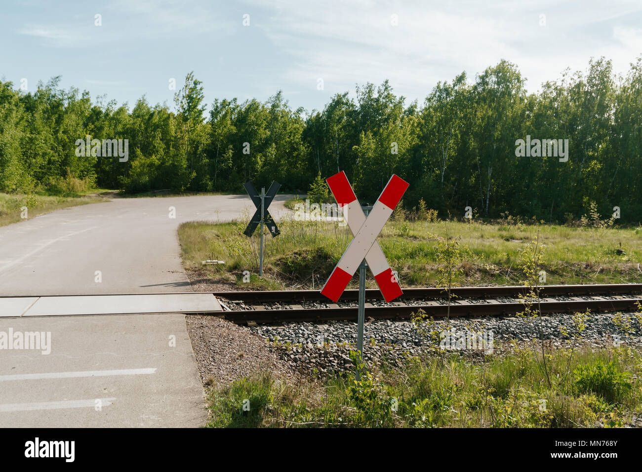 Railroad crossing sign stop hi-res stock photography and images - Alamy