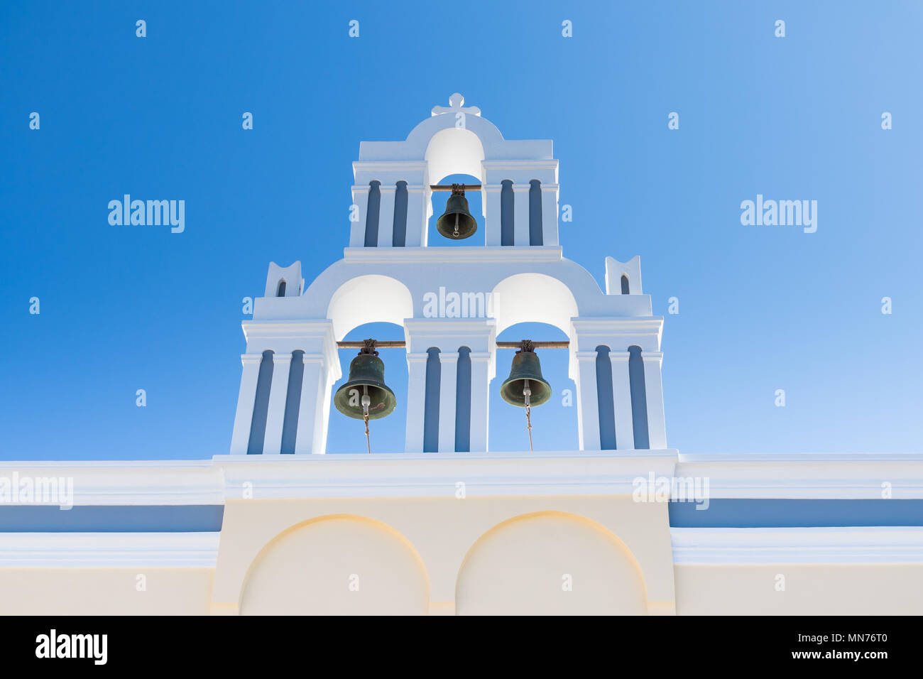 typical Santorini church in Greece in the Cyclades Stock Photo - Alamy
