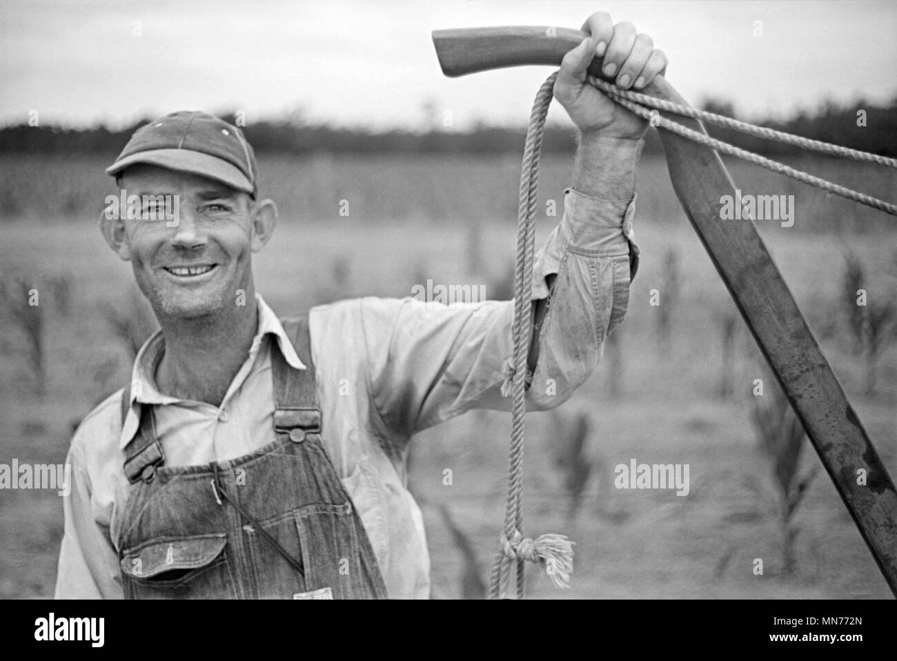 1930s farmer hi-res stock photography and images - Alamy