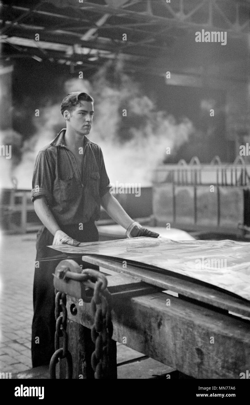 Steelworker 1930s hi-res stock photography and images - Alamy