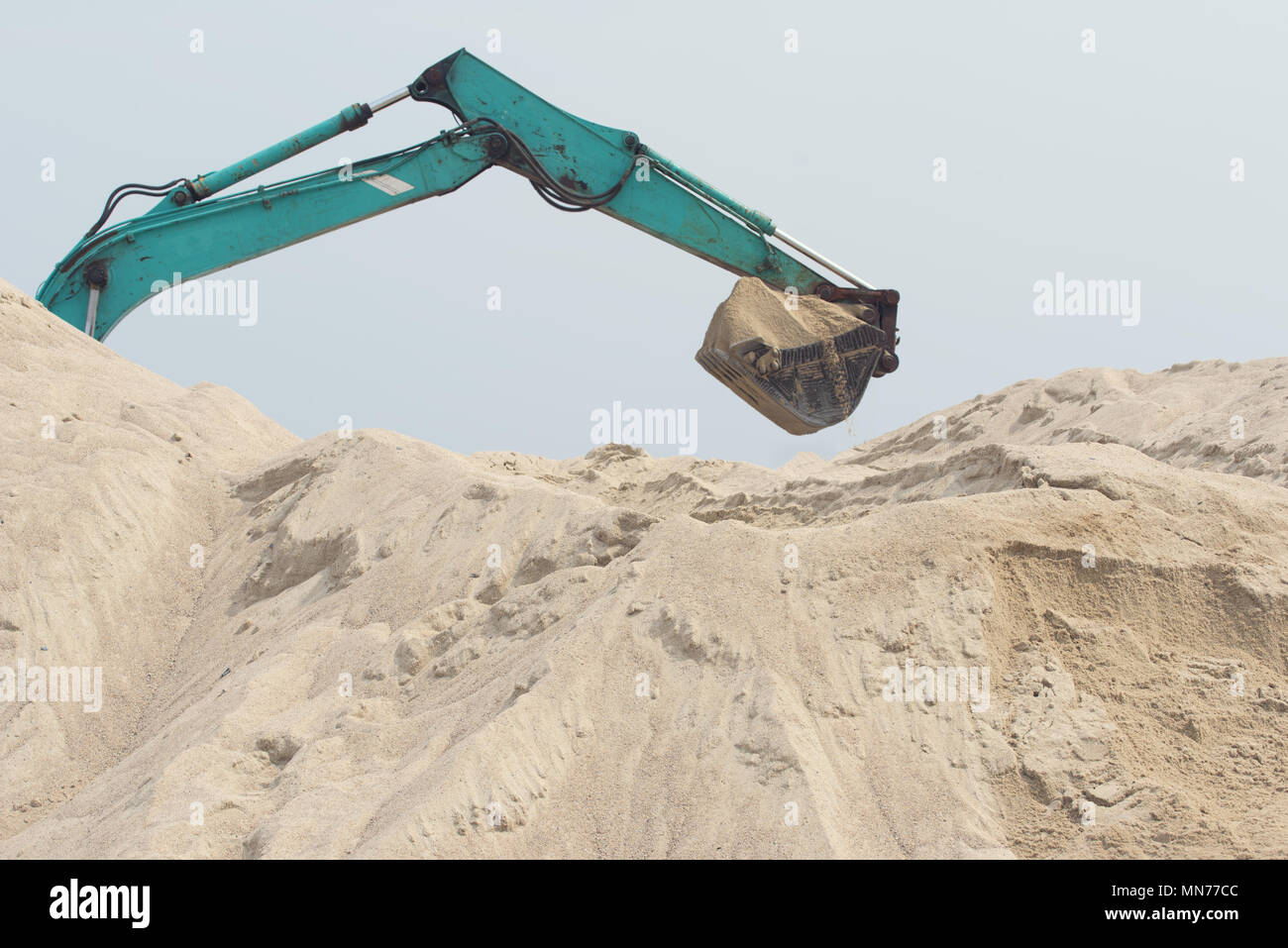 Backhoe digging hi-res stock photography and images - Alamy