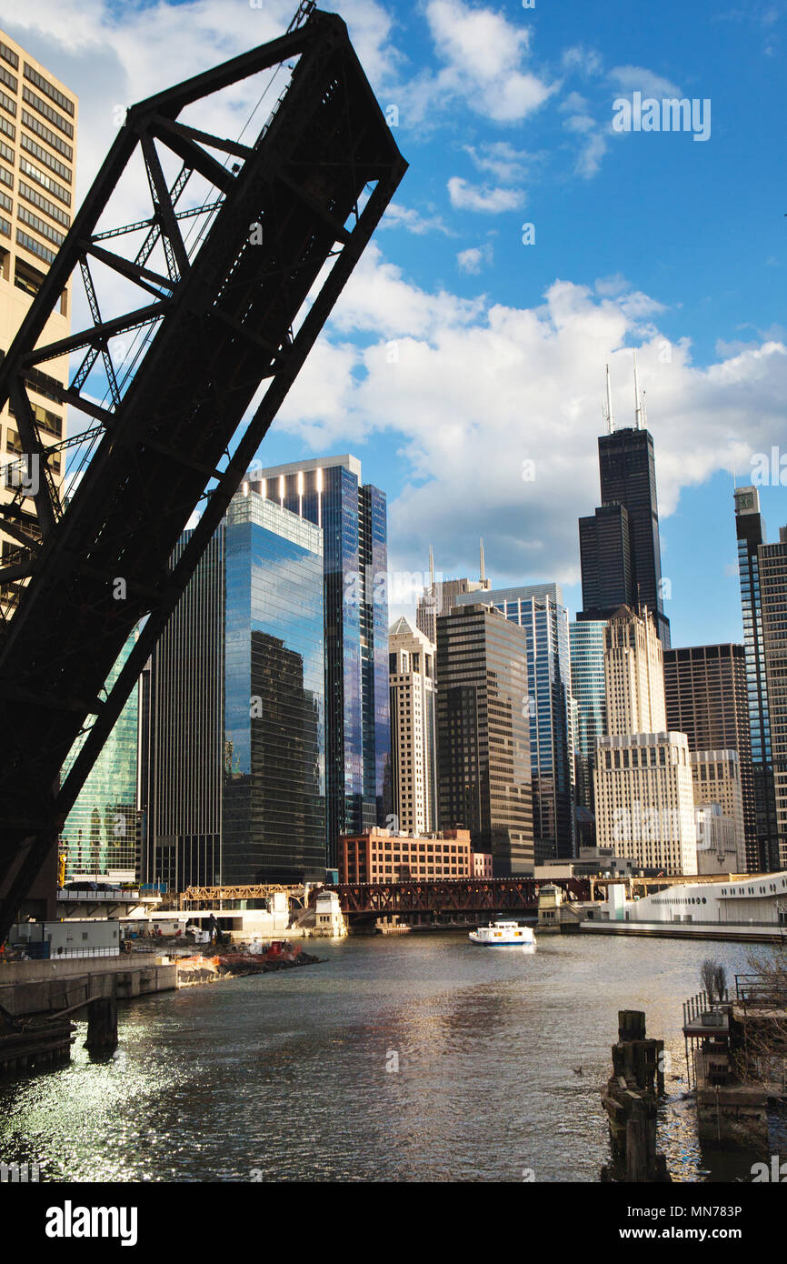Vertical view of the Chicago River with boats and skyline, Chicago ...