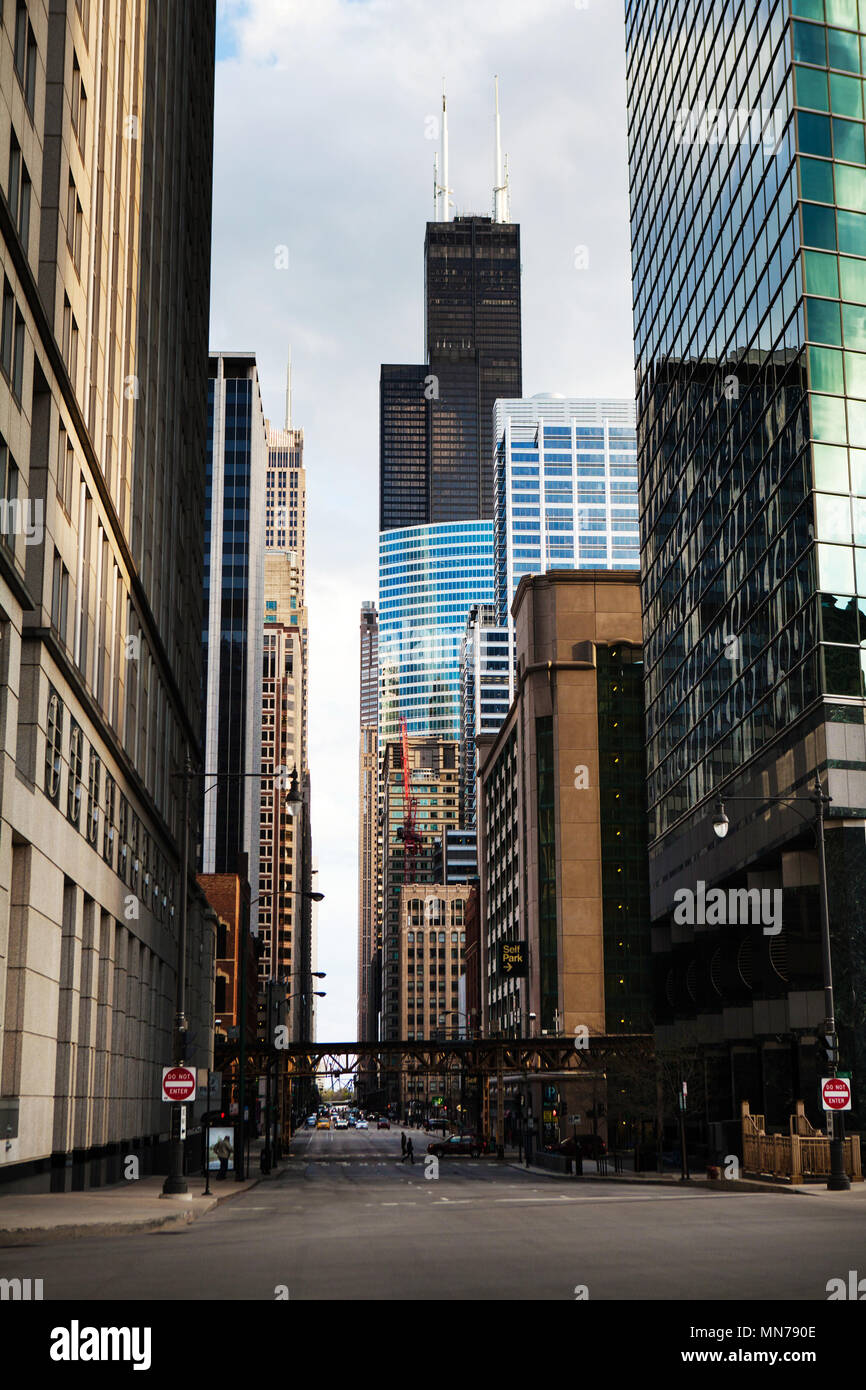 Vertical view of a Chicago street with train tracks and skyscraper ...