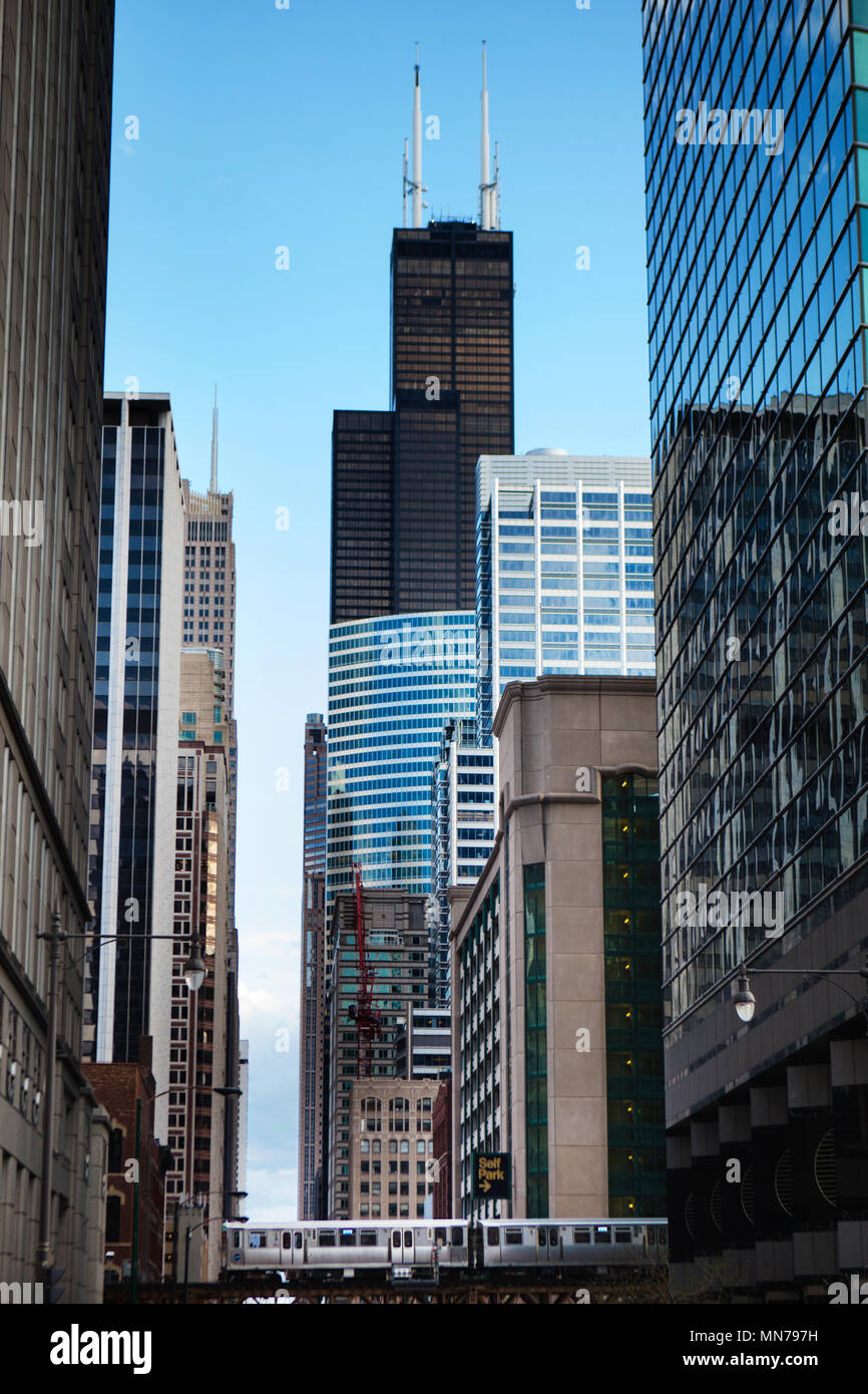Vertical view of Chicago's skyscraper buildings on a sunny day Stock ...