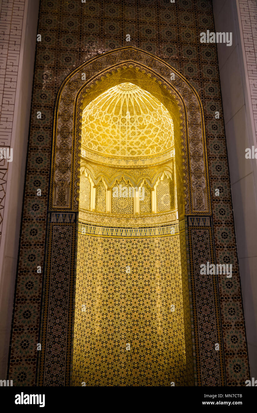 Blue mosque interior mihrab hi-res stock photography and images - Alamy