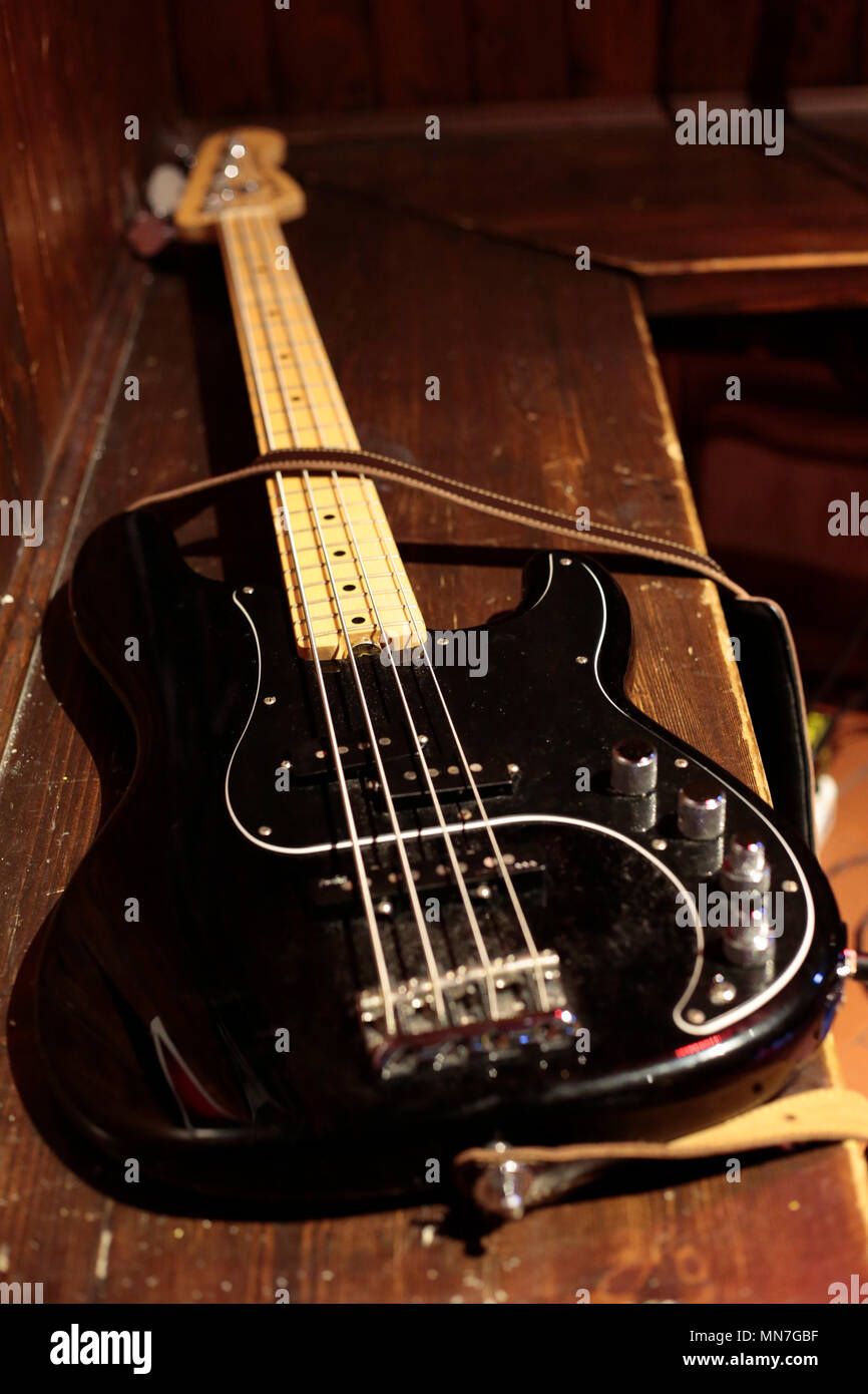 Vintage bass hi-res stock photography and images - Alamy