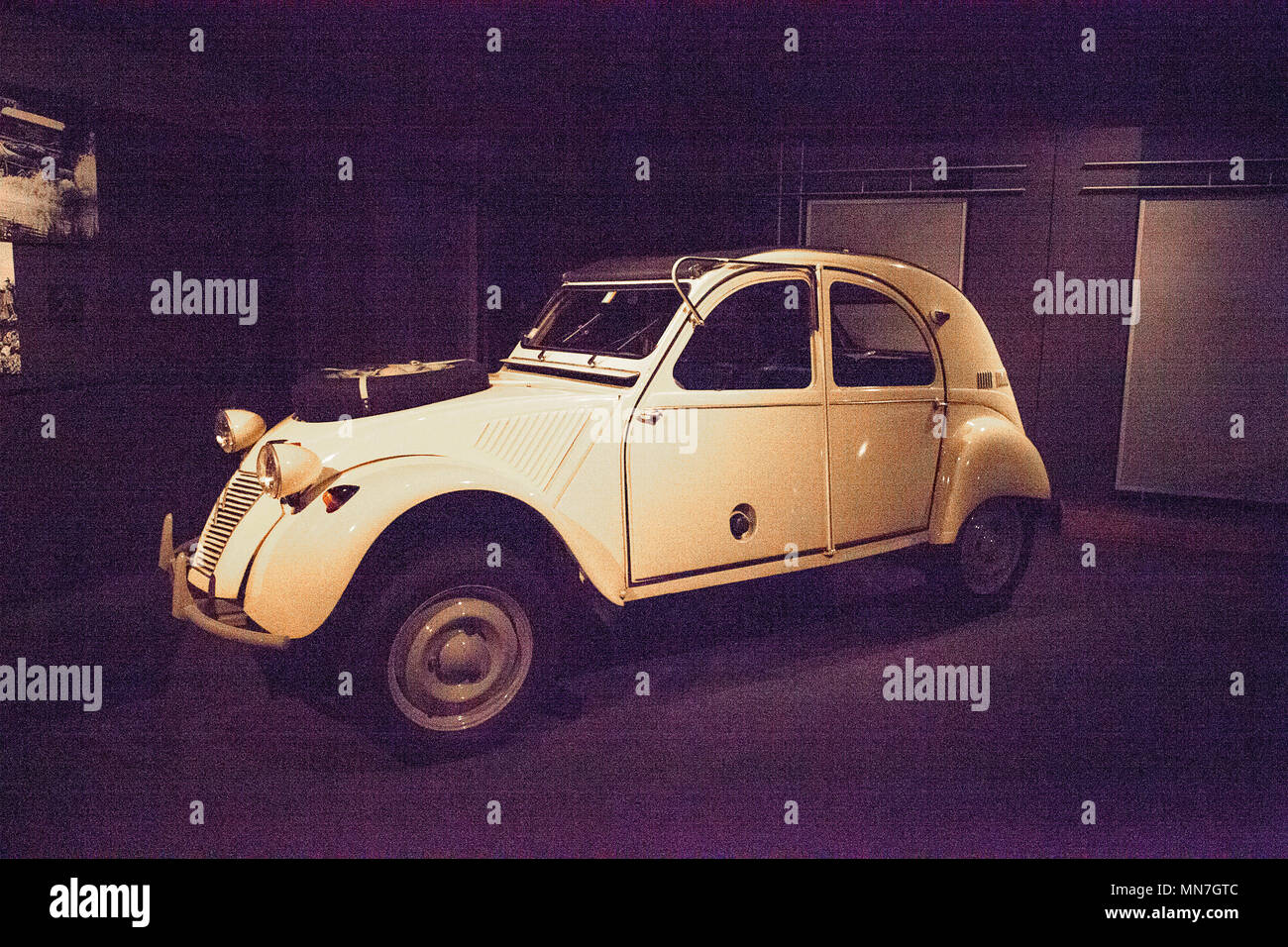 Citroen 2cv 1962 hi-res stock photography and images - Alamy