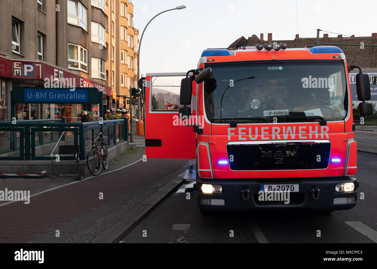 15 May 2018, Germany, Berlin: Emergency vehicles of the fire brigade ...