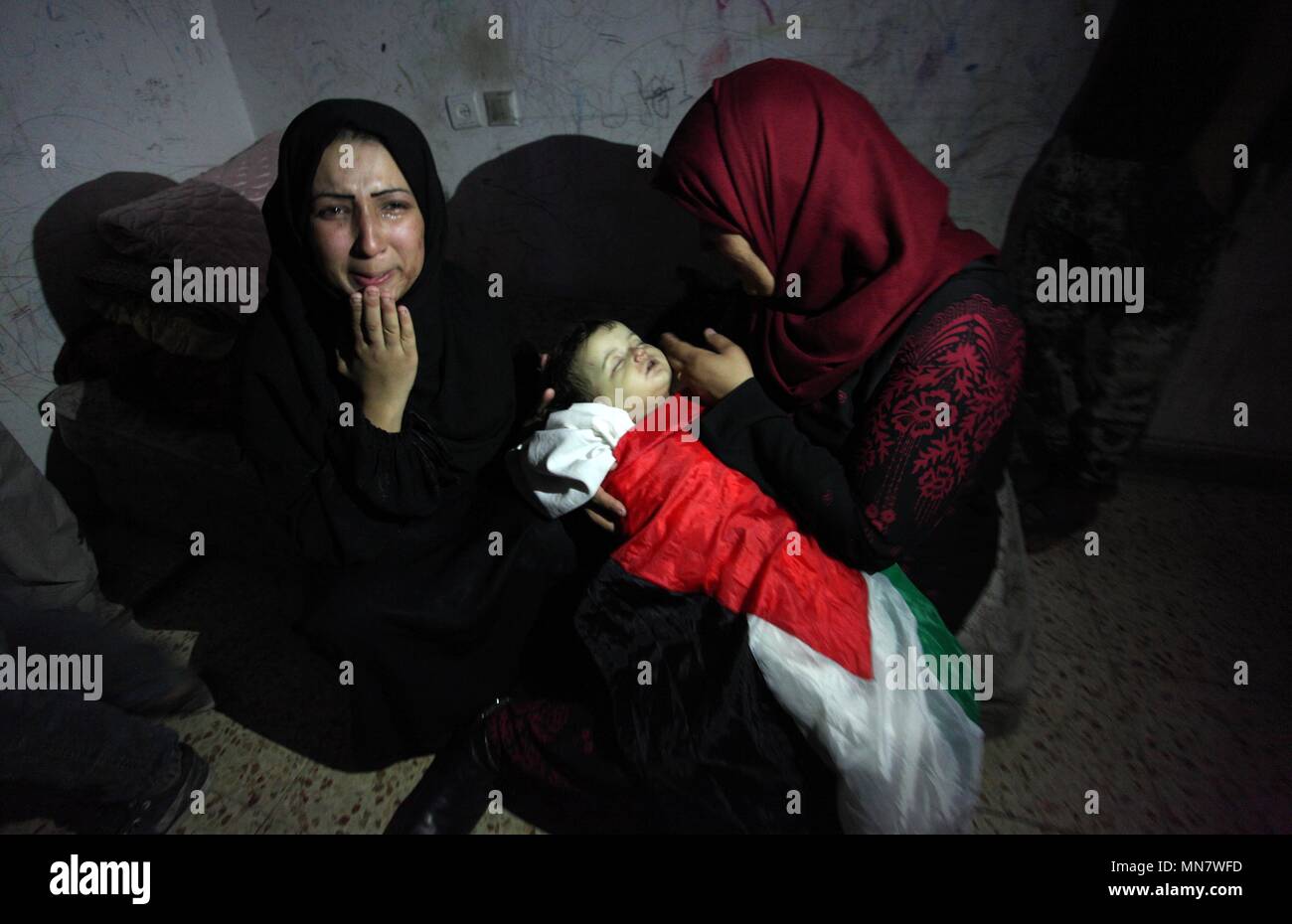 Gaza City, Gaza Strip, Palestinian Territory. 15th May, 2018. Relatives ...