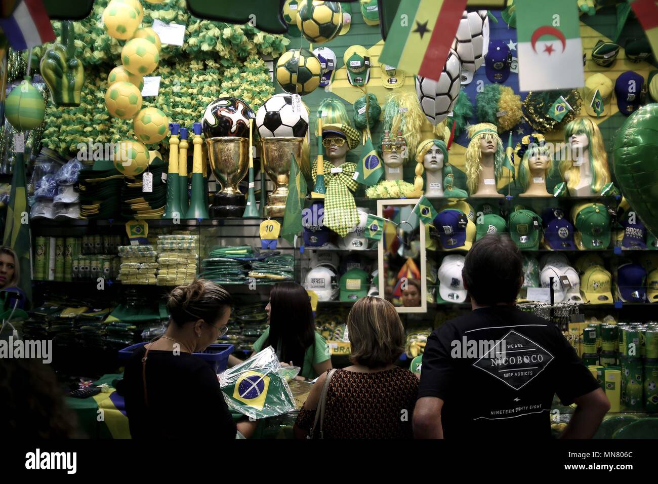 Sao Paulo, Brazil. 15th May, 2018. props with national colors are seen ...