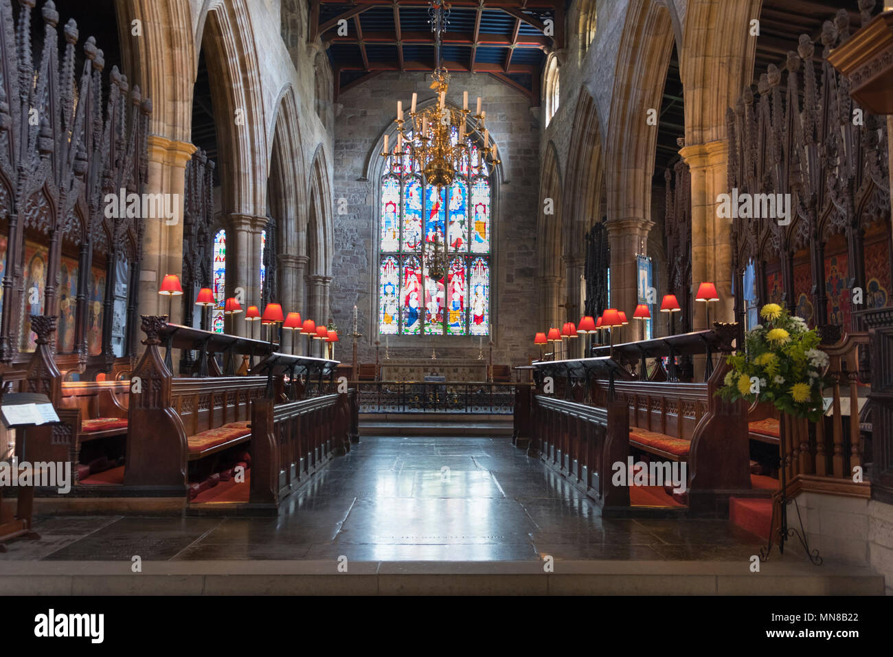 Church uk altar hi-res stock photography and images - Alamy