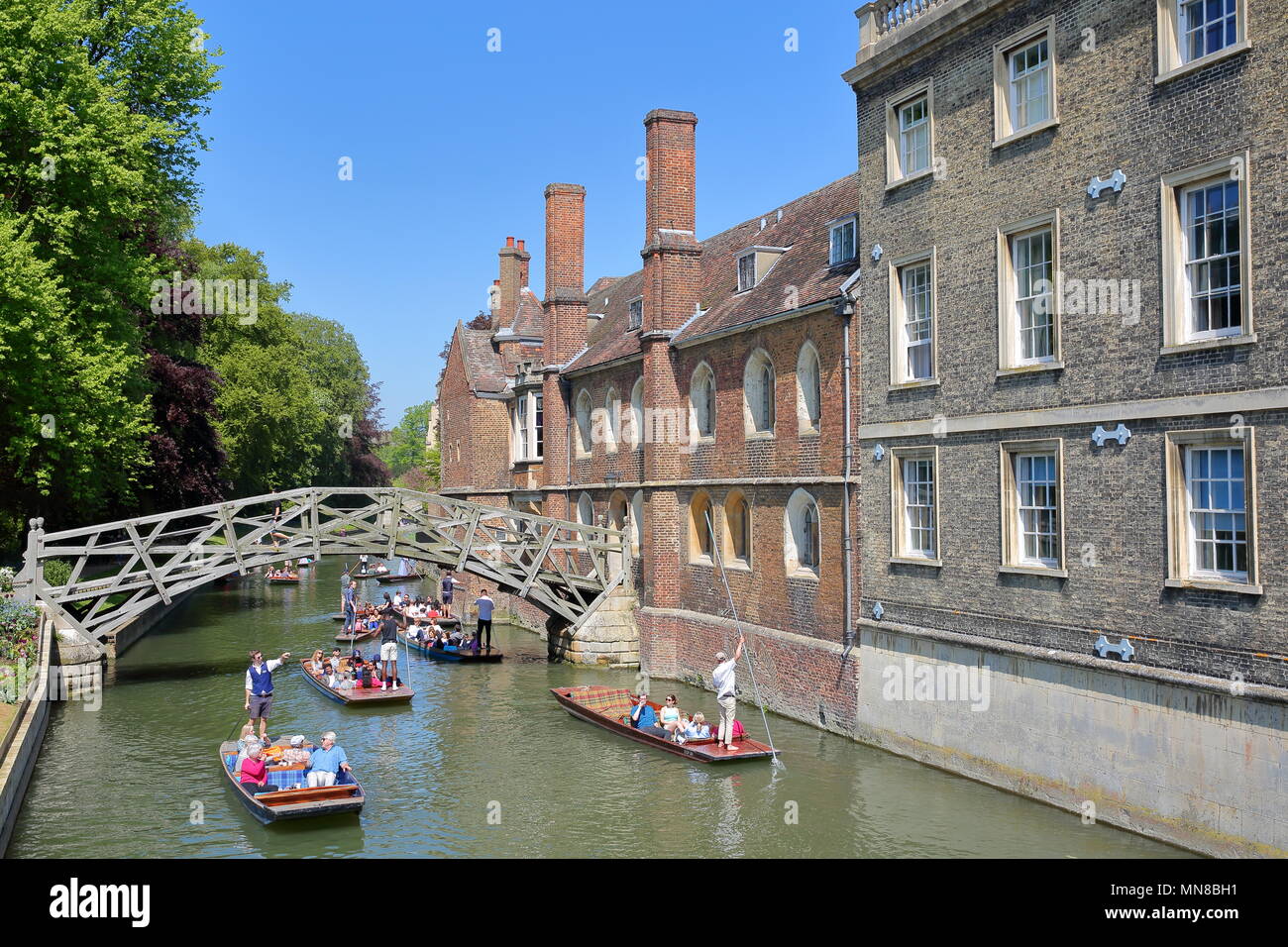 Queen's college cambridge students hi-res stock photography and images ...