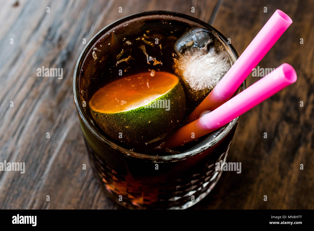 Whiskey Cola Cocktail with lime and ice. (cuba libre). Beverage concept Stock Photo - Alamy