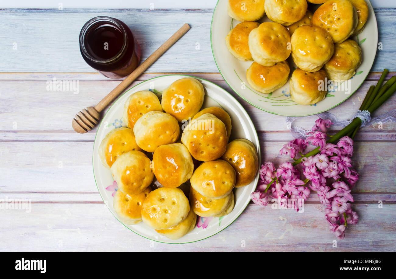 Buns with frosting hi-res stock photography and images - Alamy