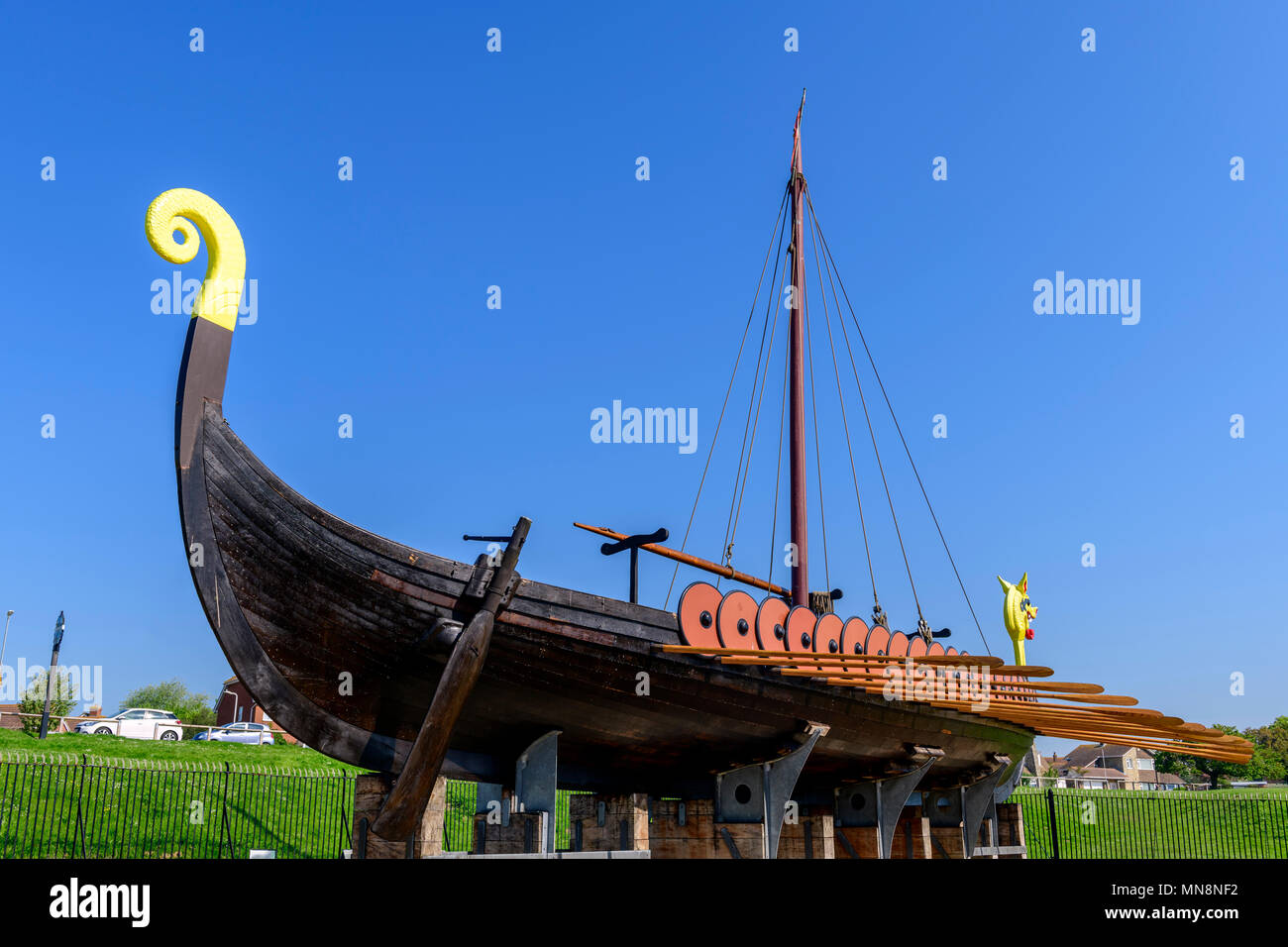 Viking ship head hi-res stock photography and images - Alamy