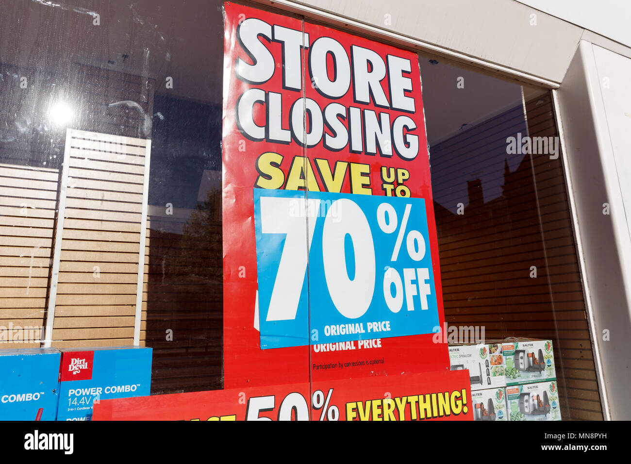 Closing down everything go off hi-res stock photography and images - Alamy
