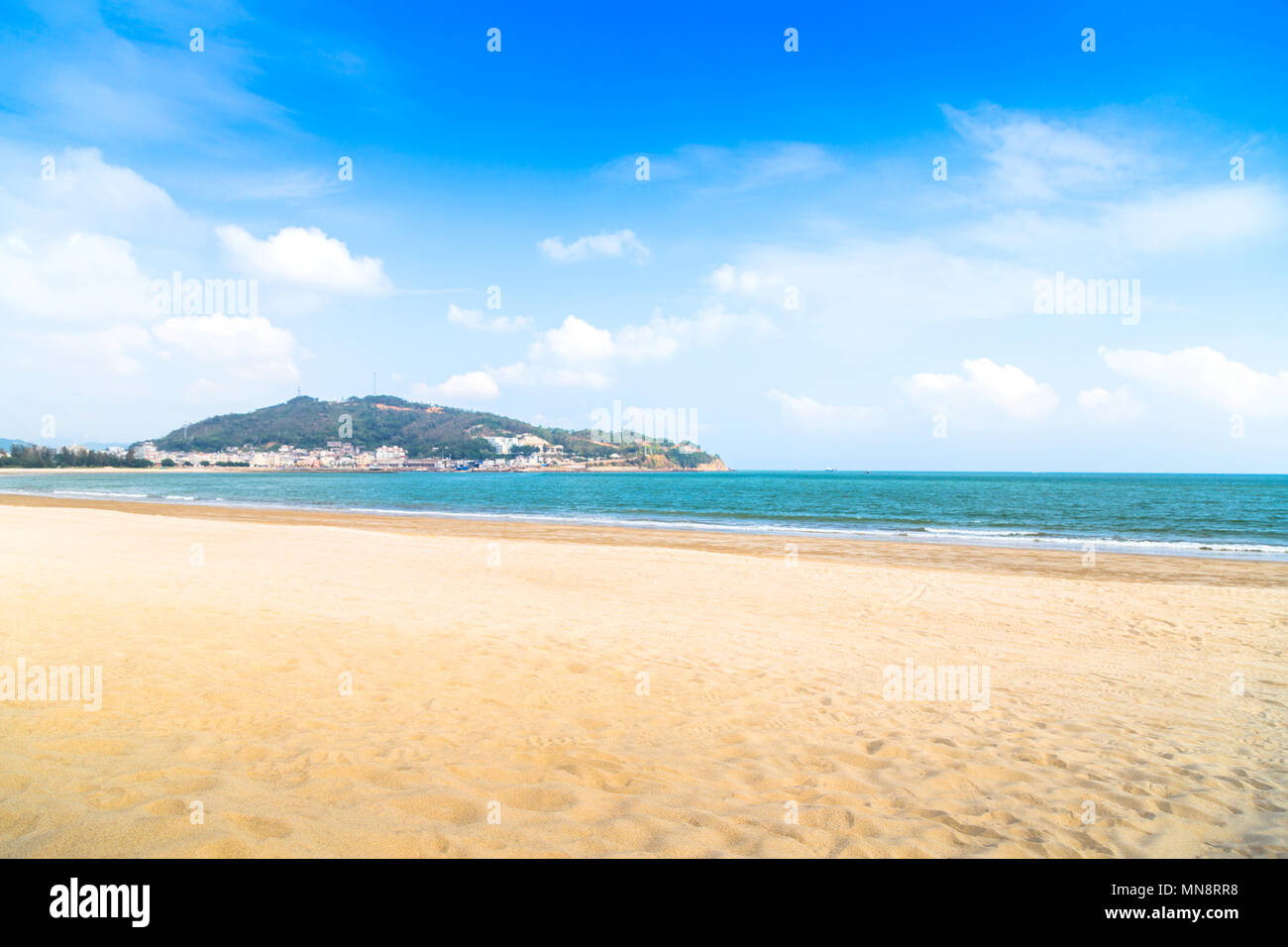Uninhabited beach hi-res stock photography and images - Alamy