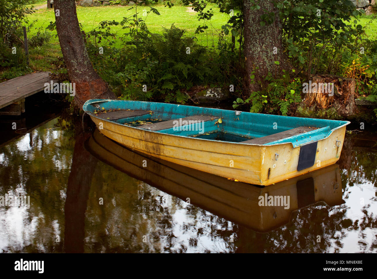Small boat rowing hi-res stock photography and images - Alamy