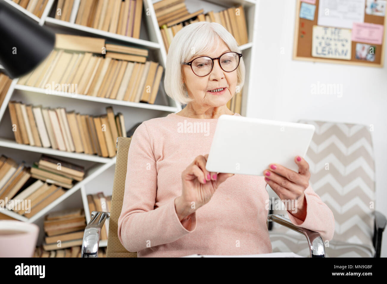 Online education senior woman elderly hi-res stock photography and ...