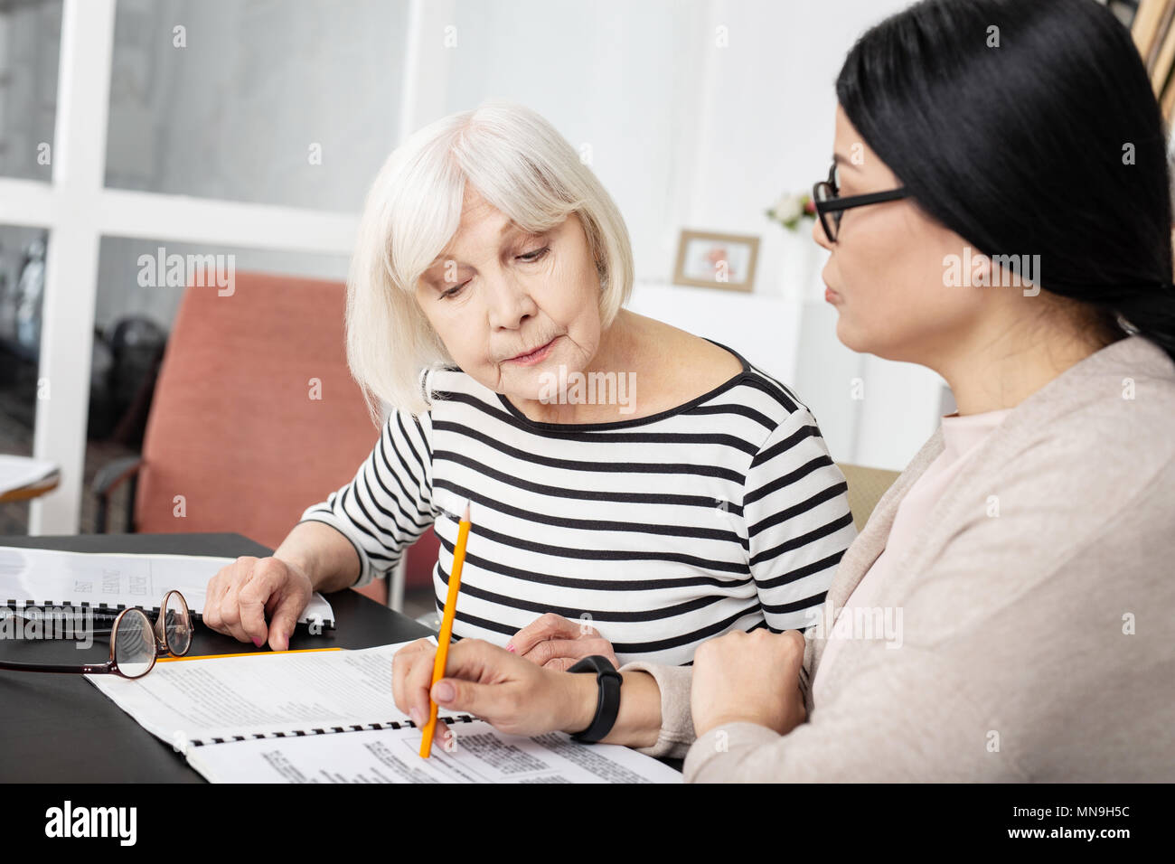 Senior literacy lesson hi-res stock photography and images - Alamy