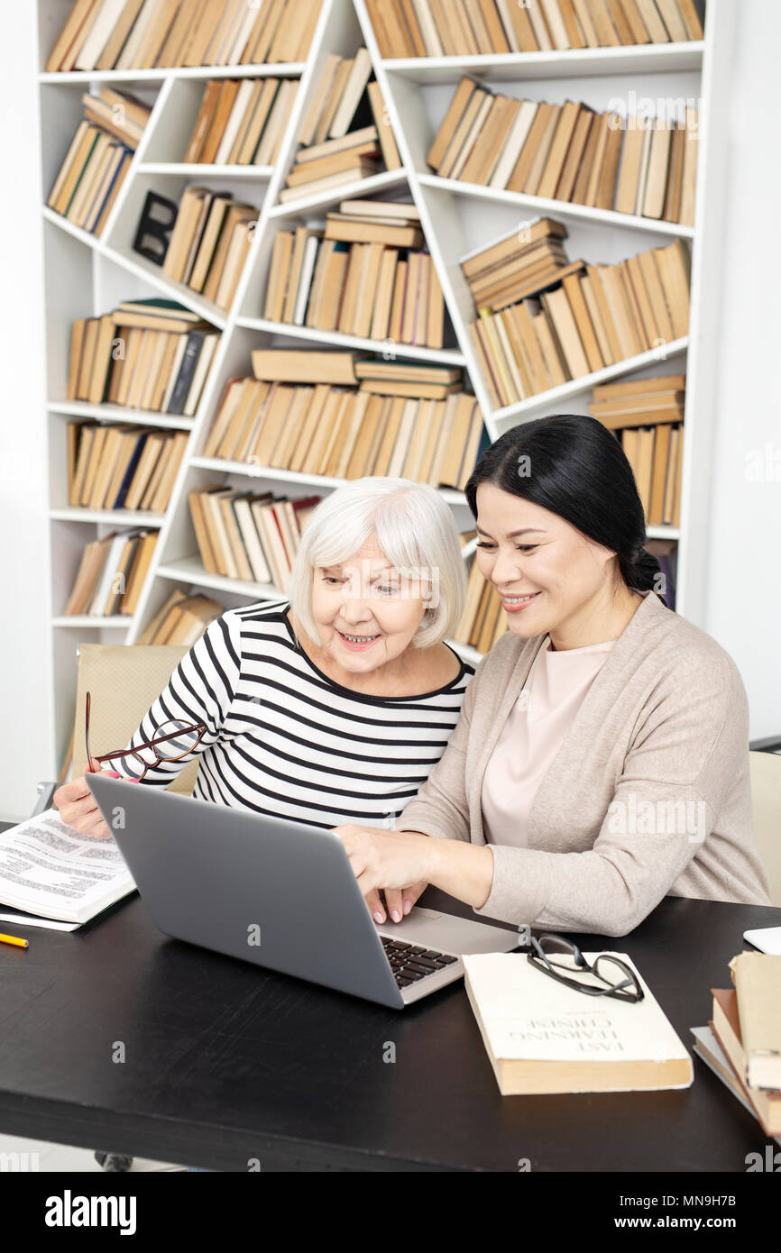 Woman tutor hi-res stock photography and images - Alamy
