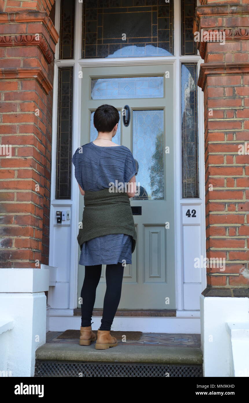Female knocking on door hi-res stock photography and images - Alamy
