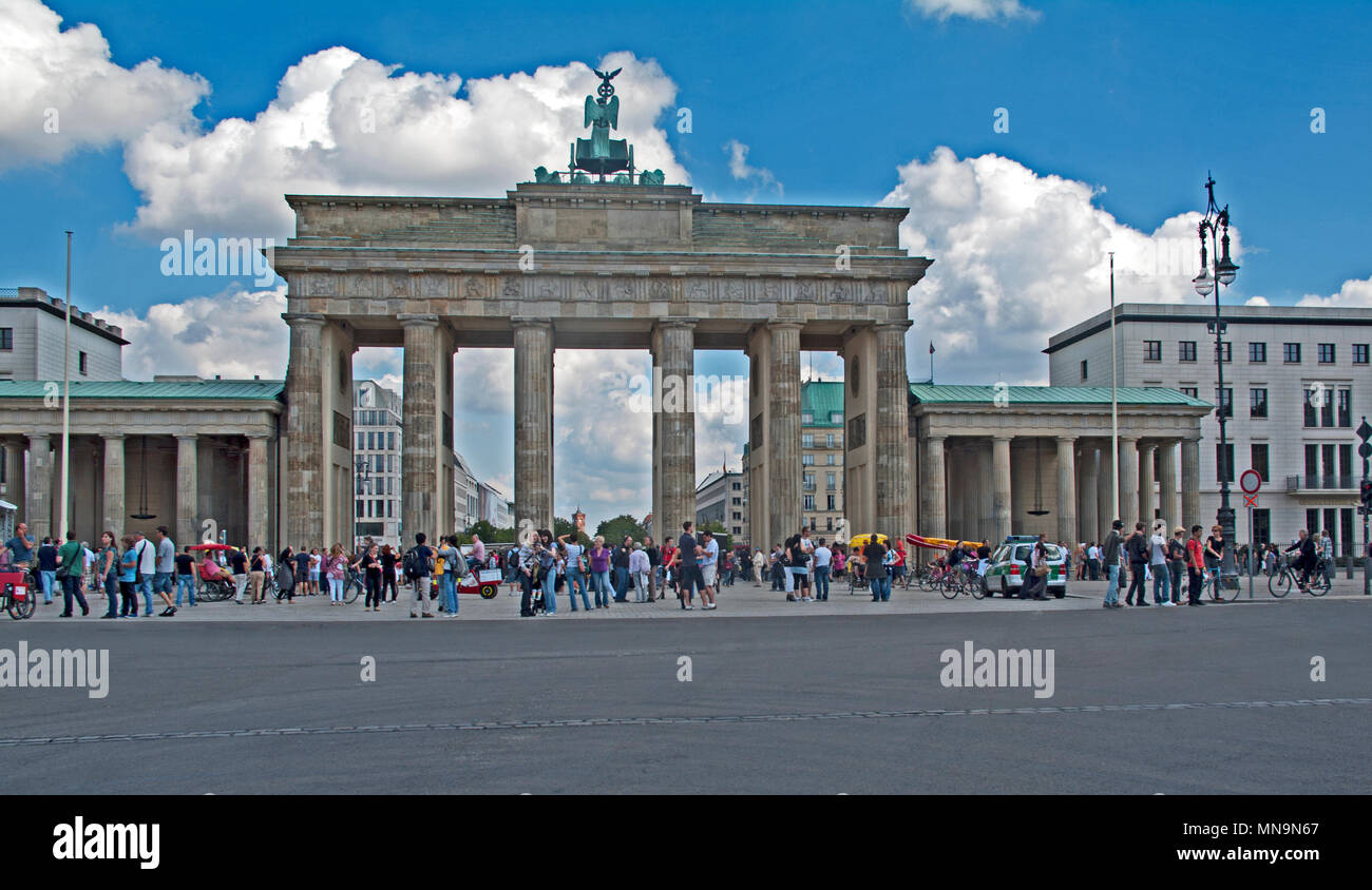 Neo classical gate hi-res stock photography and images - Alamy