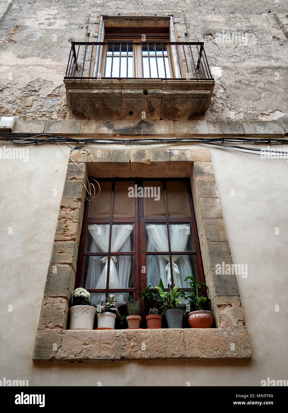 Old rustic windows hi-res stock photography and images - Alamy