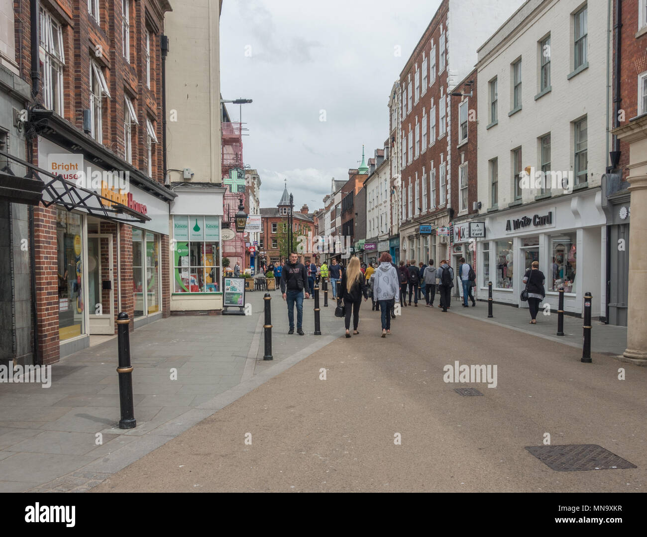 People shopping on Worcester high street Stock Photo - Alamy