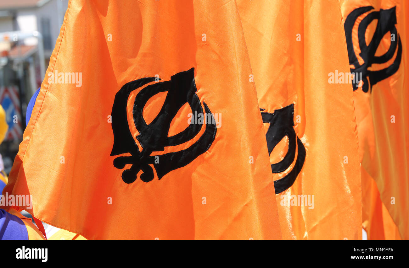 Khanda and kirpan hi-res stock photography and images - Alamy