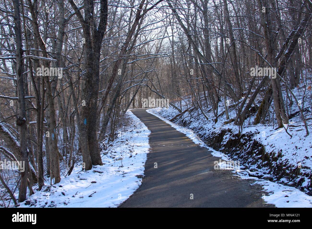 The snowy landscape at Caesar Creek State Park in southwestern Ohio ...
