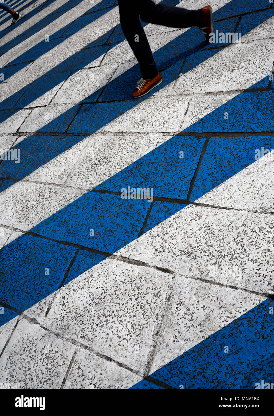 Walking the line hi-res stock photography and images - Alamy
