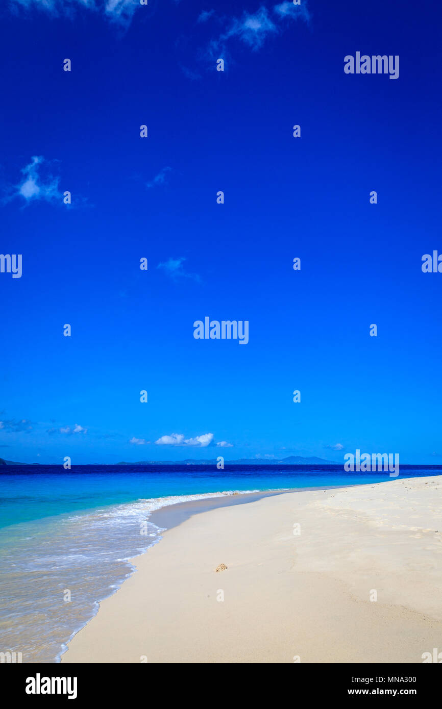 Empty tropical island beach hi-res stock photography and images - Alamy