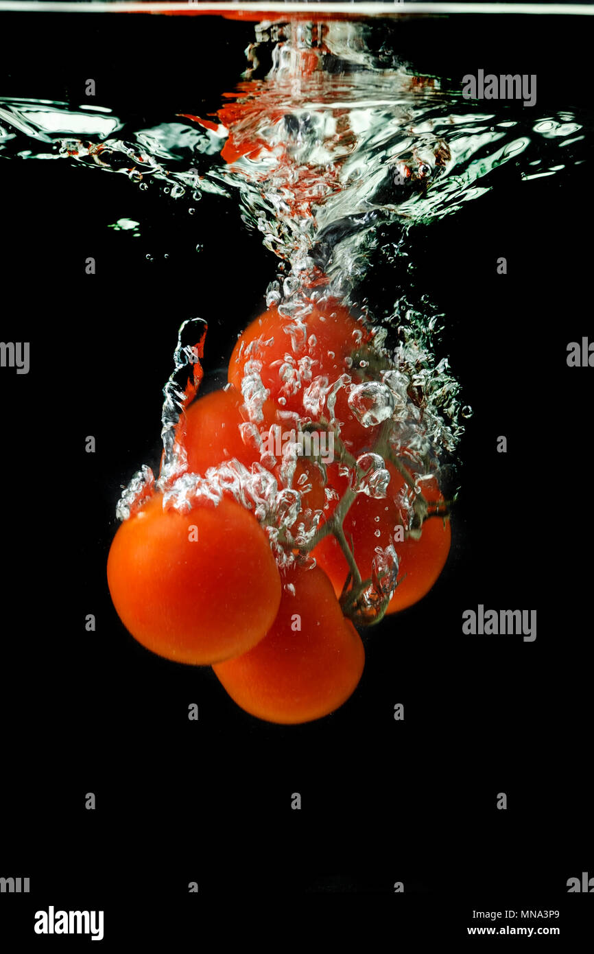 Tomato in water, water splash Stock Photo - Alamy
