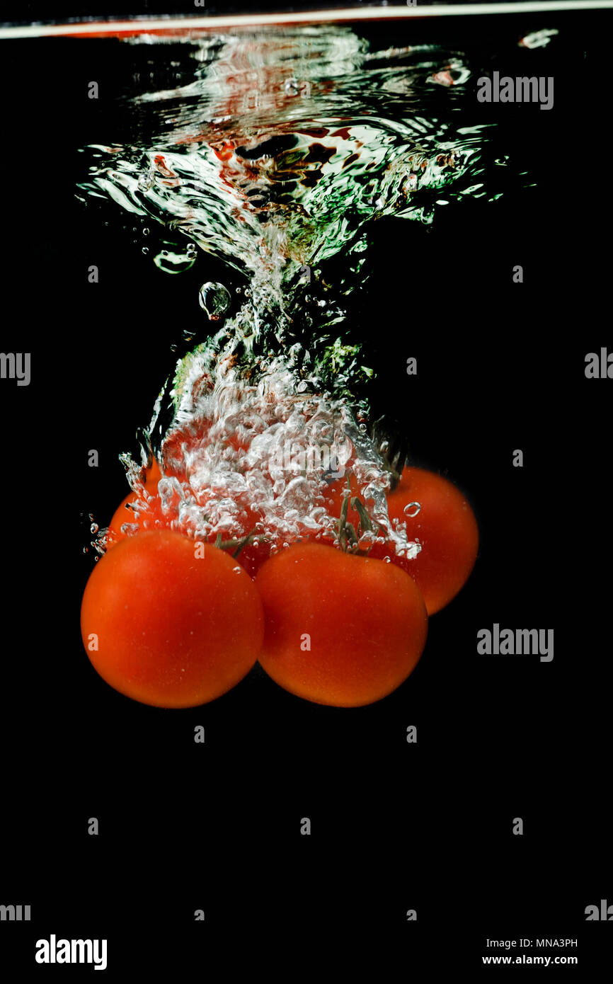 Tomato in water, water splash Stock Photo - Alamy