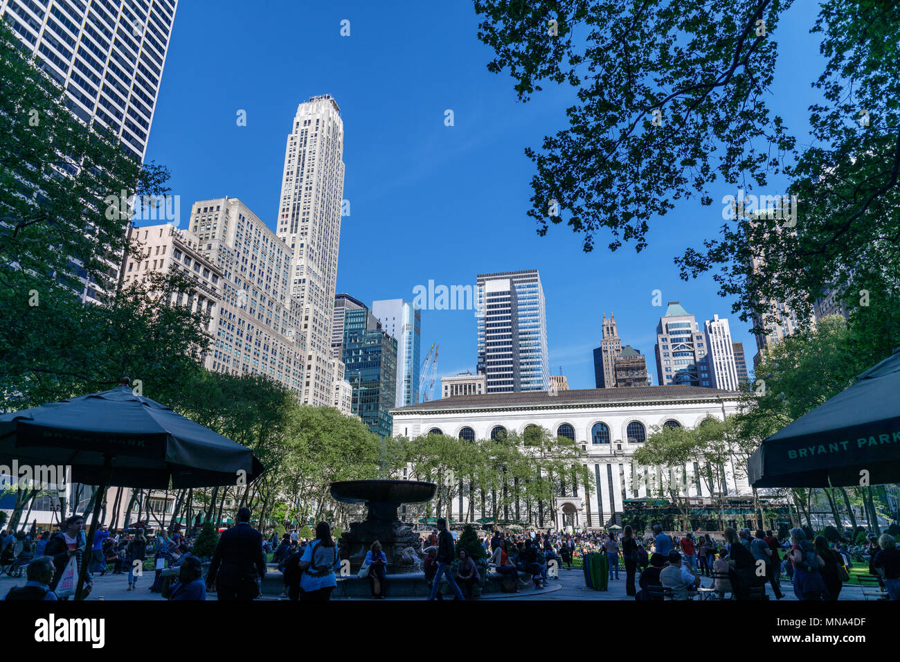 New York, United States - May 12, 2018 : People enjoying a spring day ...