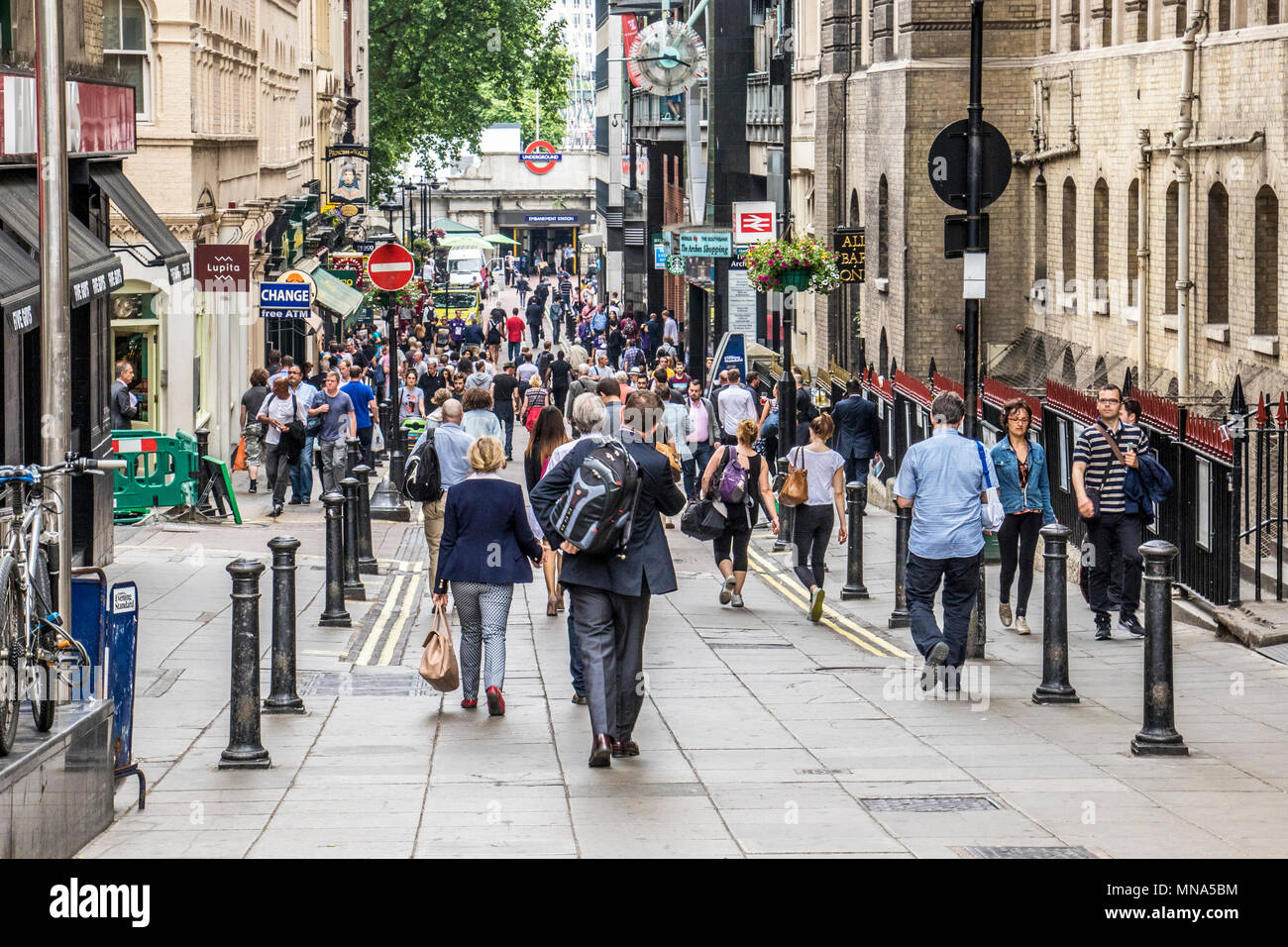 Buckingham palace post office hi-res stock photography and images - Alamy