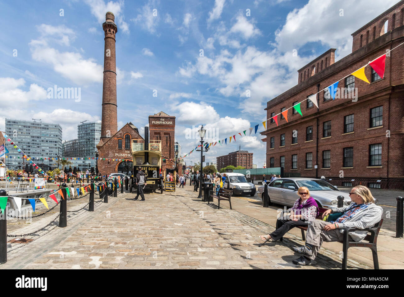 Old warehouses liverpool hi-res stock photography and images - Alamy