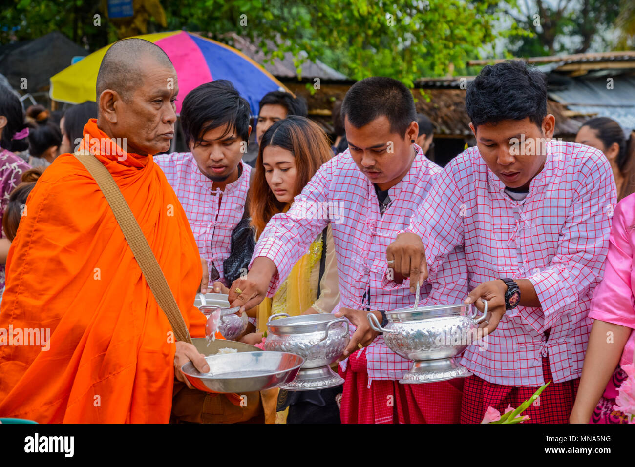Monk blessing the food hi-res stock photography and images - Alamy