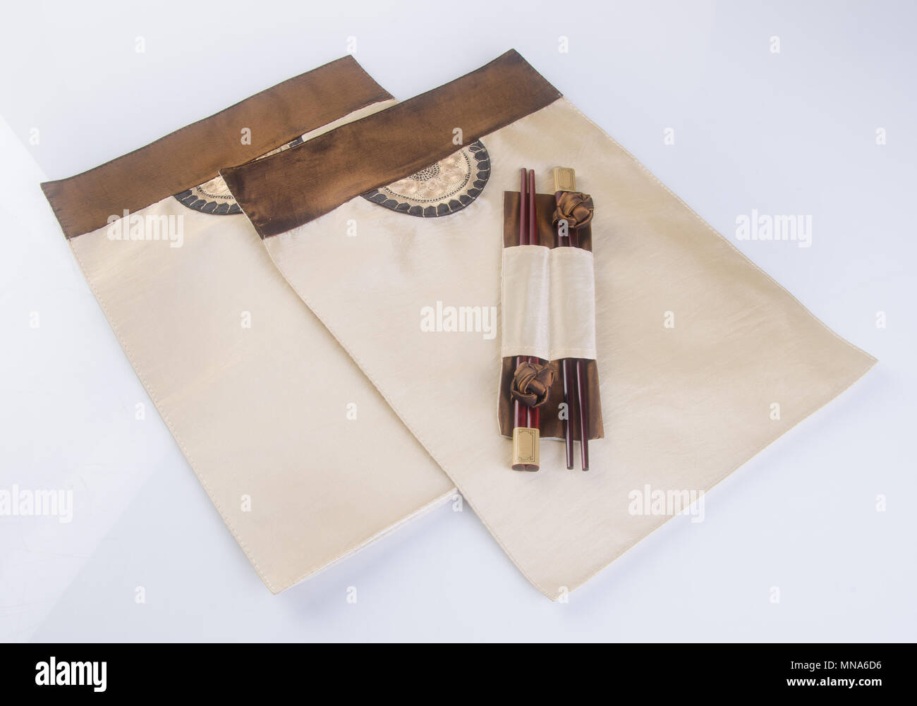 Crossed chopstick hi-res stock photography and images - Alamy