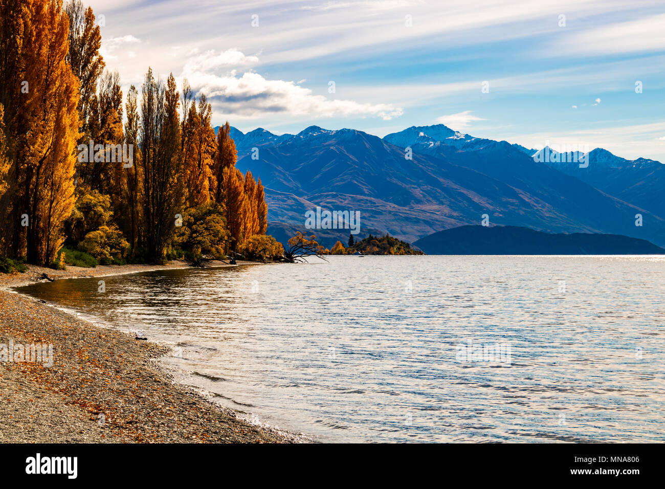 Lake Wanaka in autumn Stock Photo - Alamy