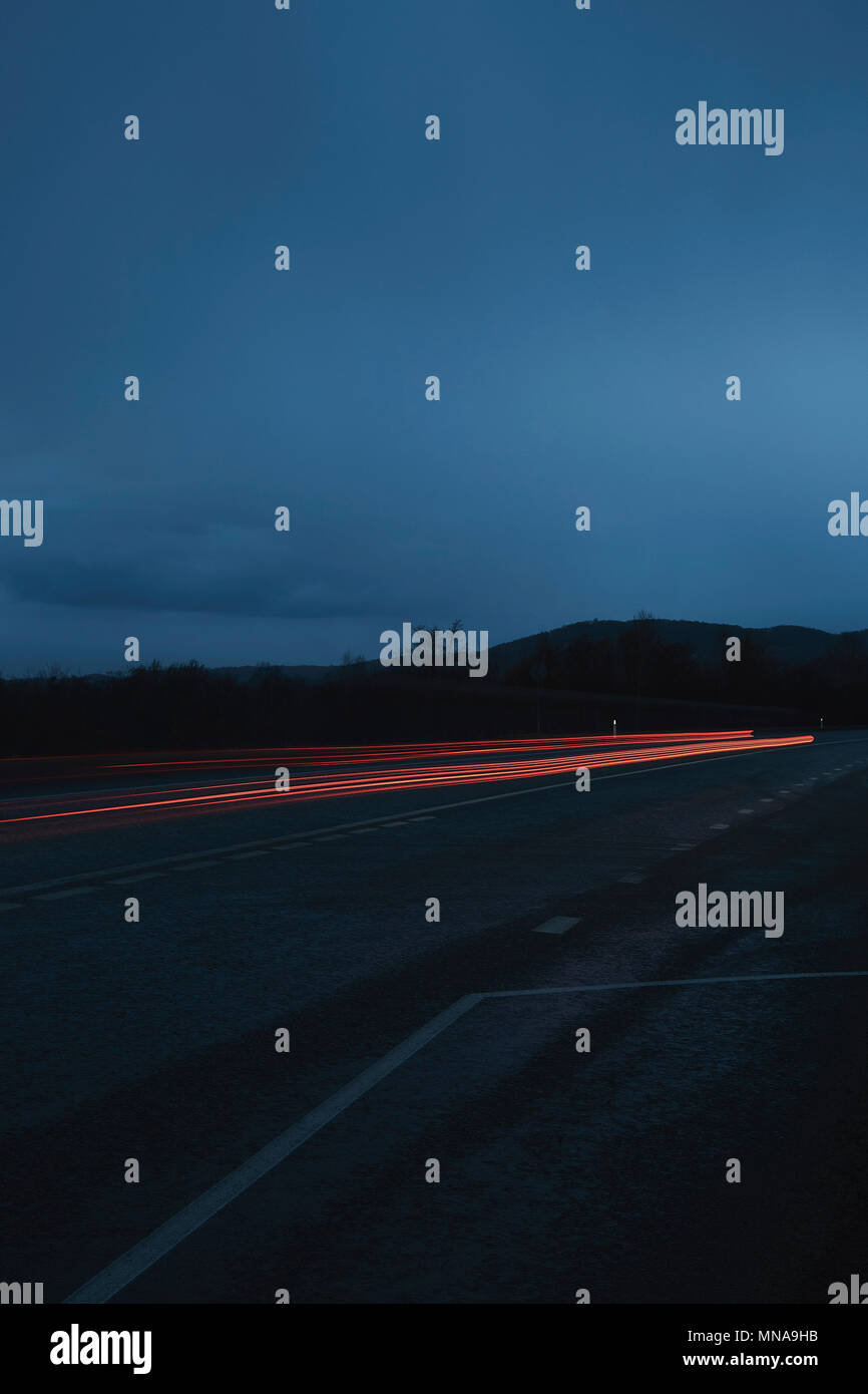 Highway road defocused light night tree hi-res stock photography and ...