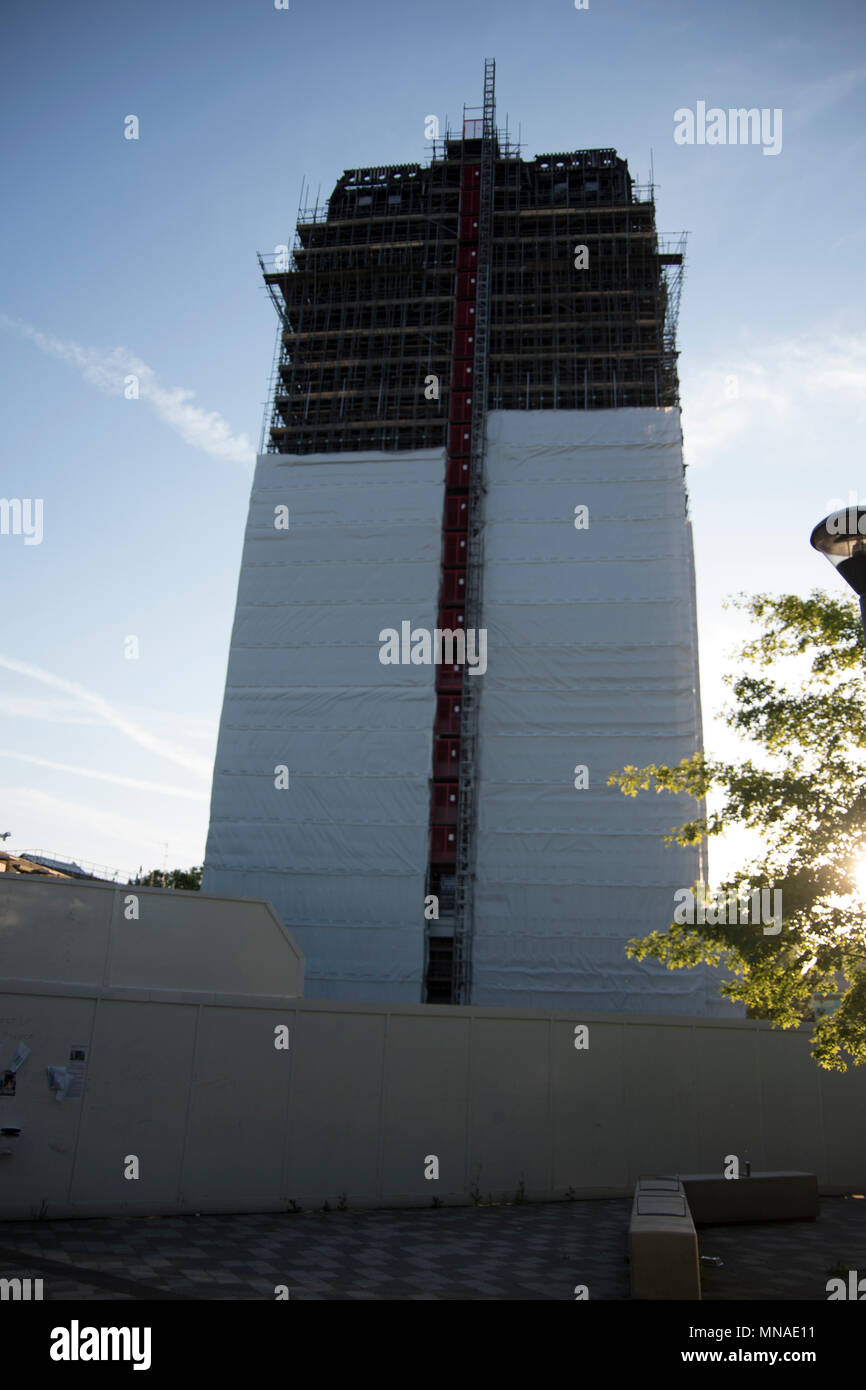 London, UK, 15th May 2018 Evening. Grenfell Tower, Scene of the ...