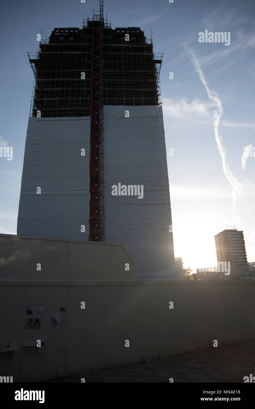 London, UK, 15th May 2018 Evening. Grenfell Tower, Scene of the ...
