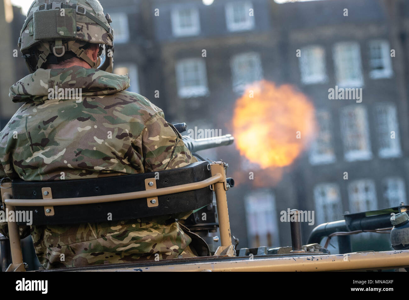 Machine gun being fired hi-res stock photography and images - Alamy