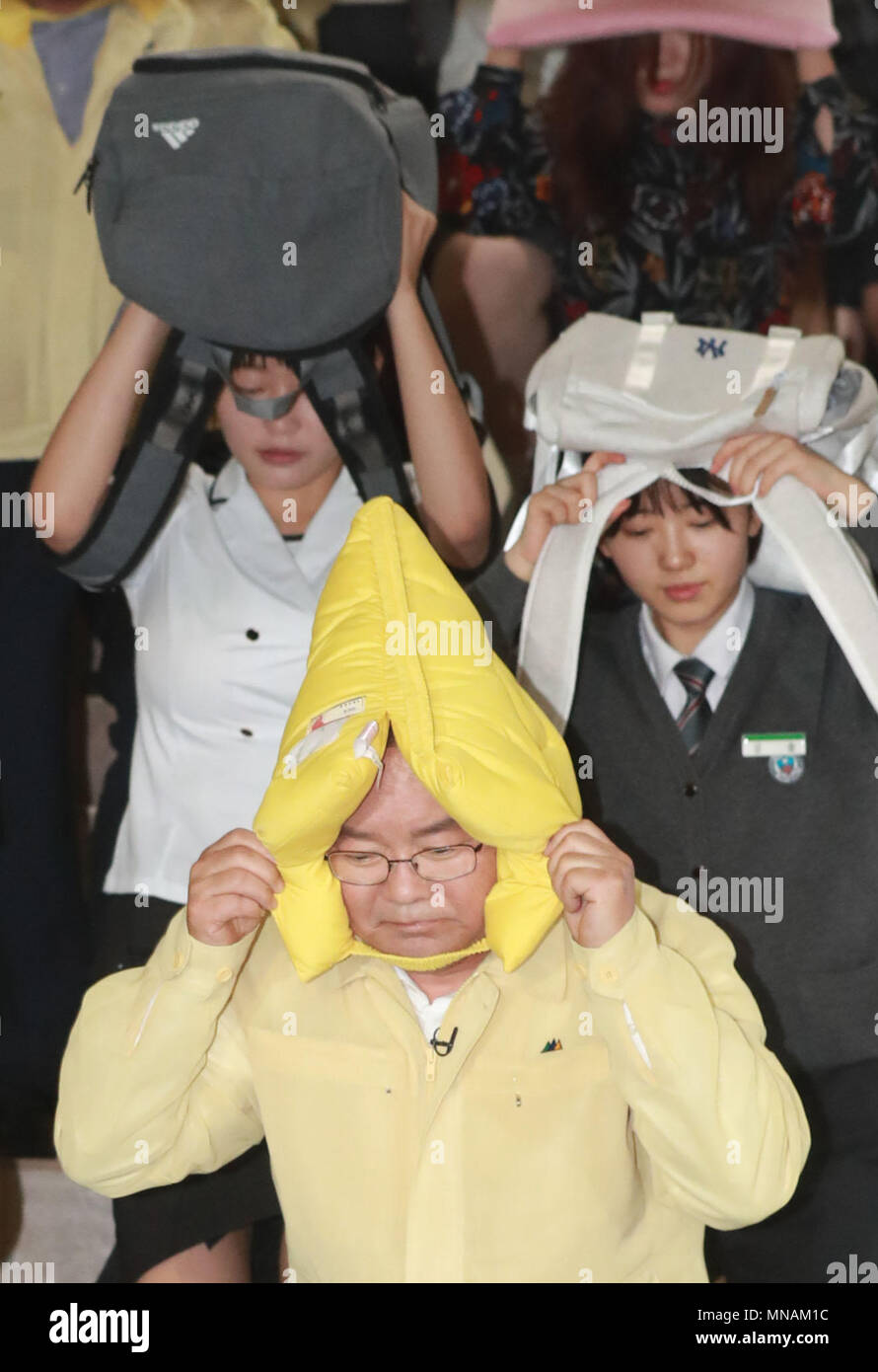 16th May, 2018. Disaster response drill at school Interior Minister Kim ...