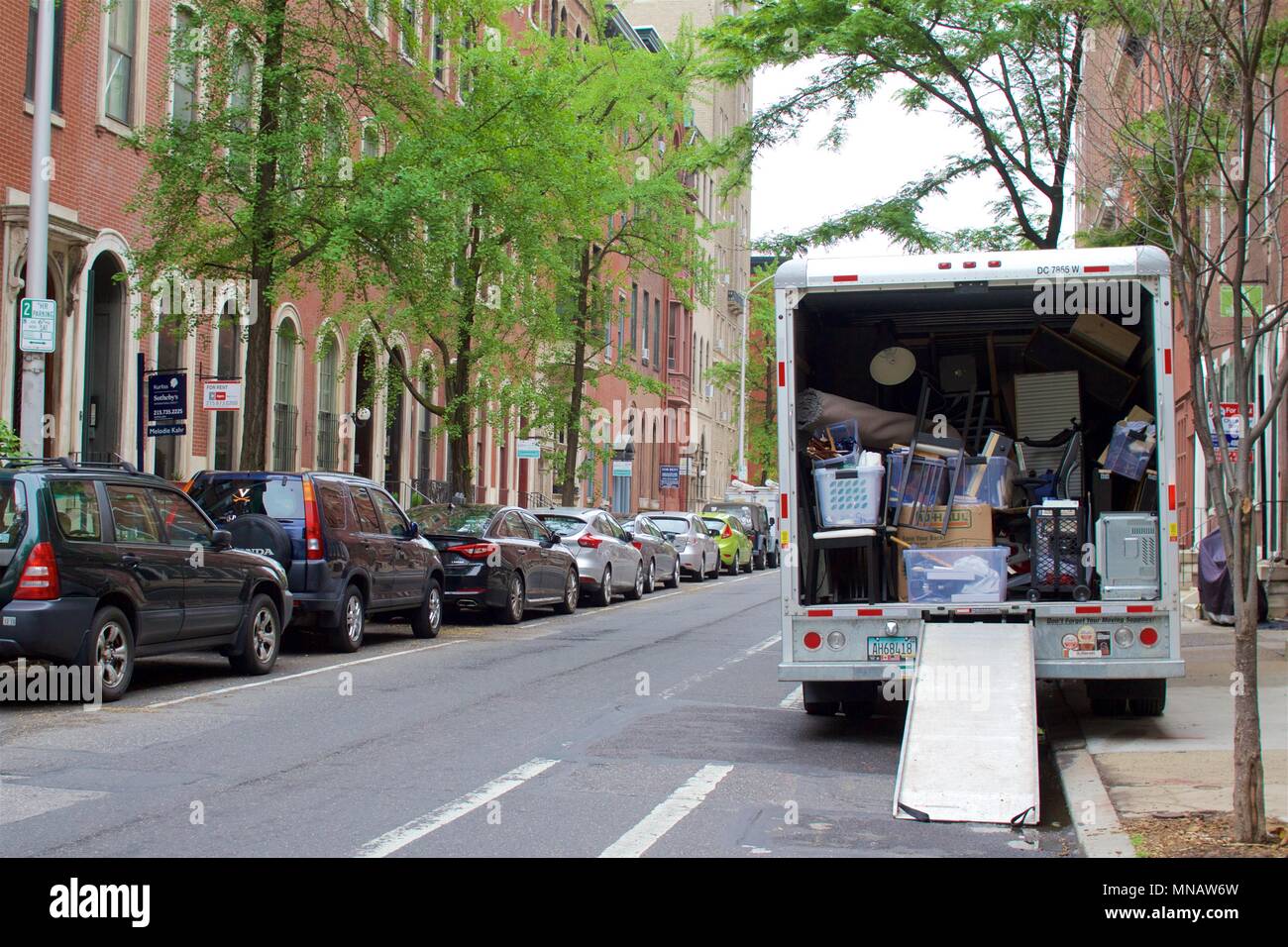 Moving truck hi-res stock photography and images - Alamy