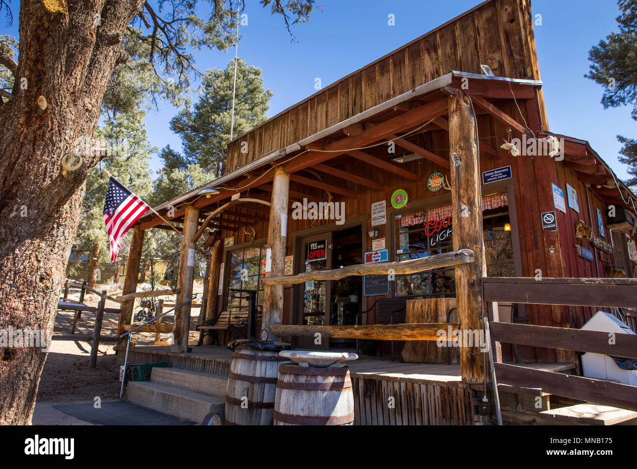 Old fashioned general store sign hi-res stock photography and images ...