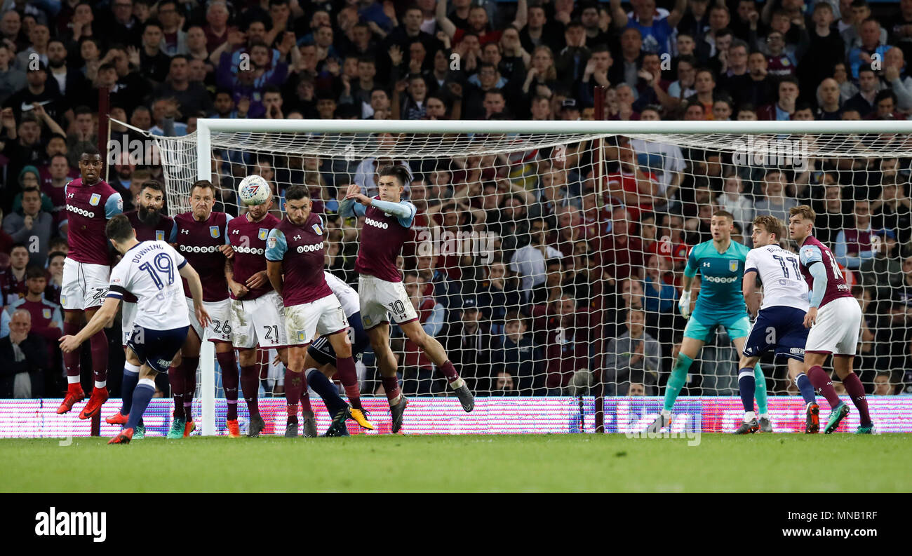 Kick bar hi-res stock photography and images - Alamy